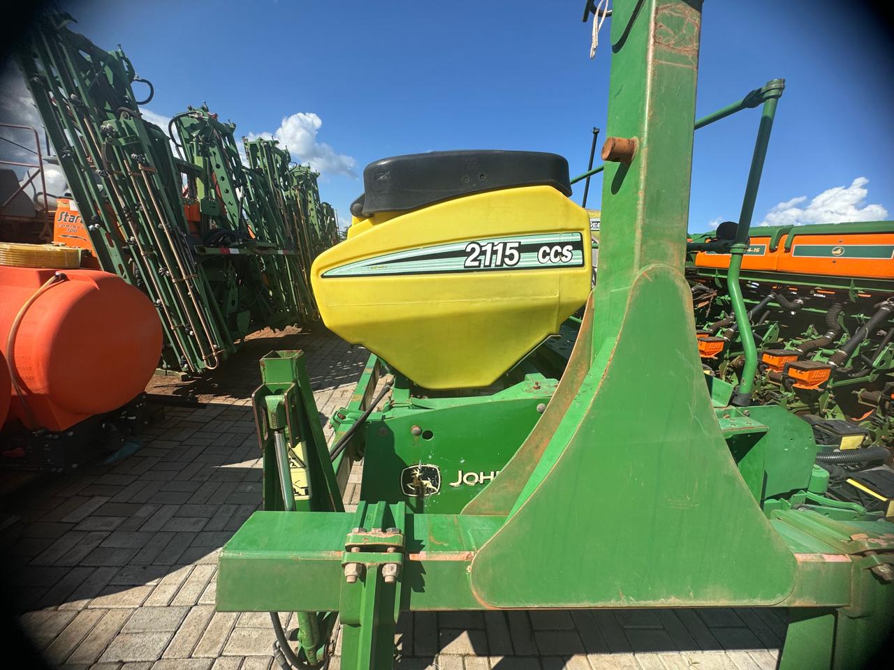Plantadora John Deere 2115 CCS • 2014 Usado Venda