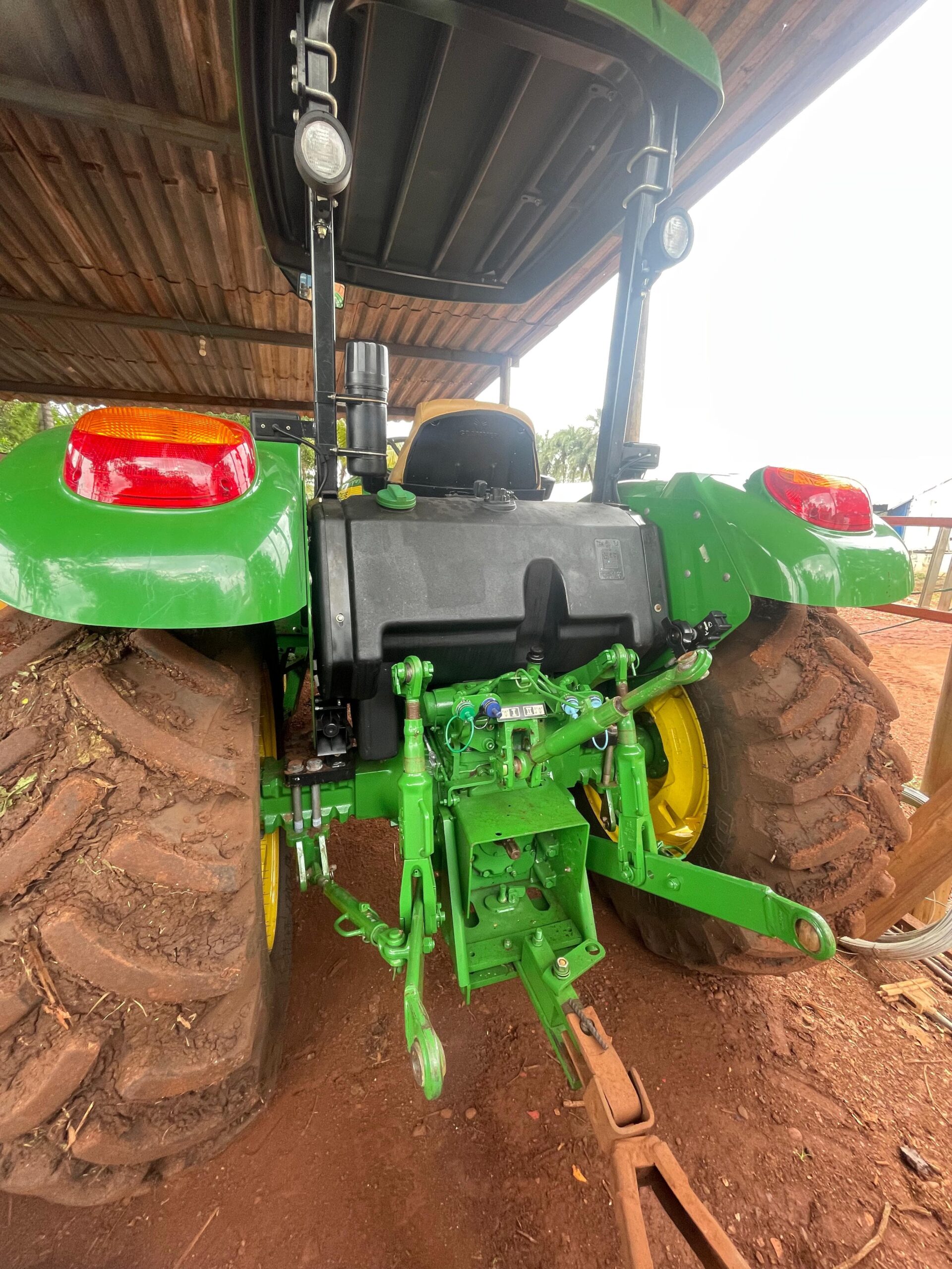 Trator John Deere 5080E • 2023 Venda